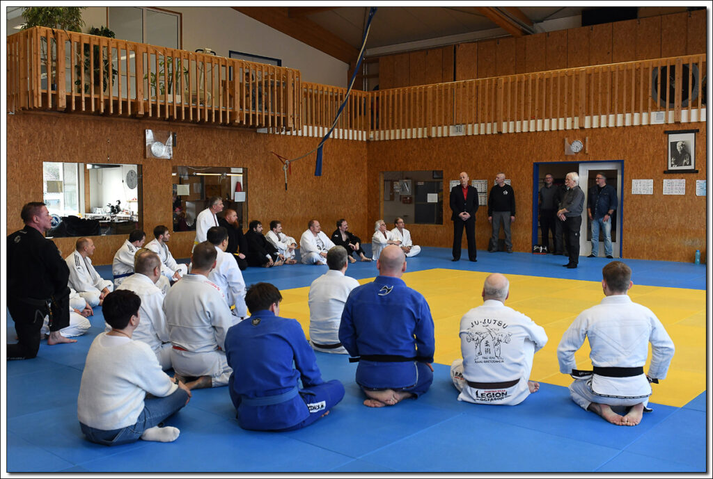 Ju-Jutsu-Techniker, Waffelbäcker, Handwerker - Verleihung des 5. Dan Ju ... Ju-Jutsu-Techniker, Waffelbäcker, Handwerker - Verleihung des 5. Dan Ju ...