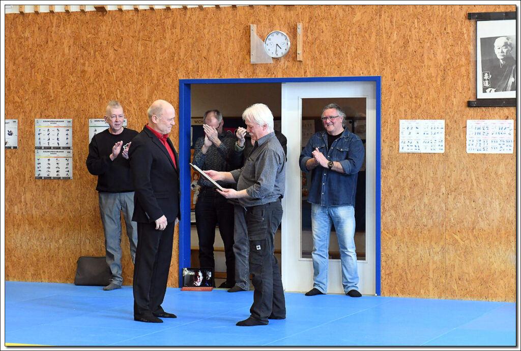 Ju-Jutsu-Techniker, Waffelbäcker, Handwerker - Verleihung des 5. Dan Ju ... Ju-Jutsu-Techniker, Waffelbäcker, Handwerker - Verleihung des 5. Dan Ju ...